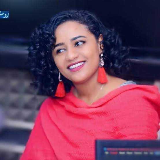 One of Sudanese Inspiring Singer Mona Magdy : Melody and Pain ...