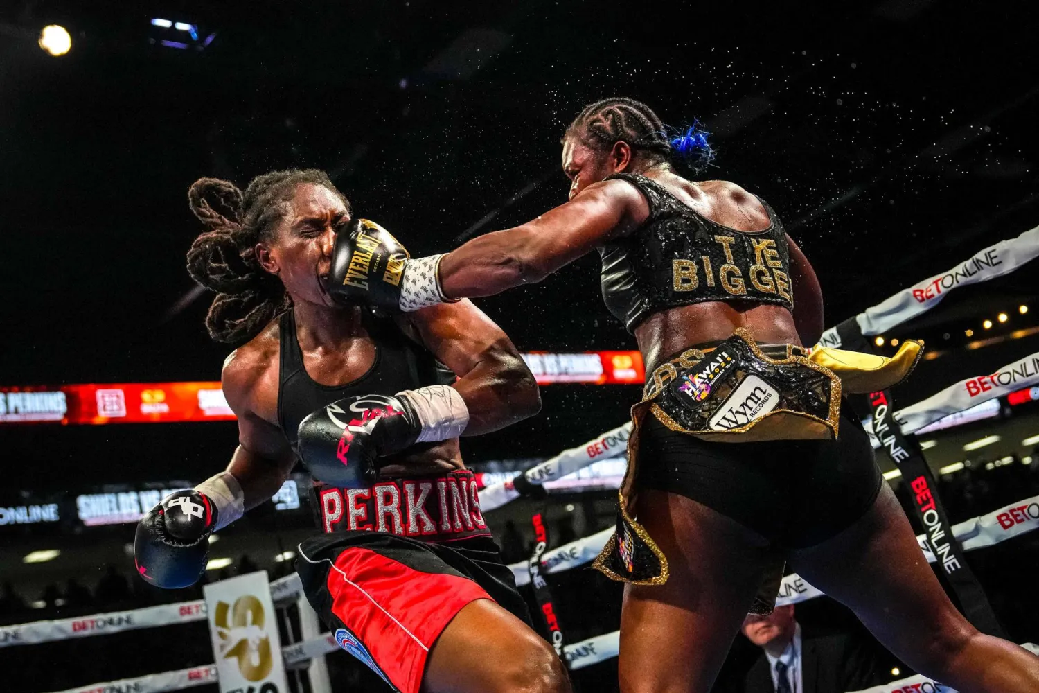 Shields Wins First Undisputed Heavyweight Boxing World Title – Sudan Events